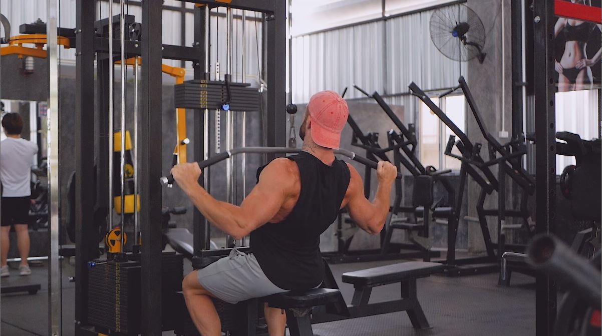 LAT PULLDOWN EXERCISE - How to do it the right way! | Armygymnastics | Health | Fitness